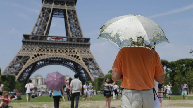 La pugna de chefs por la torre Eiffel acaba en los tribunales | Marca.com