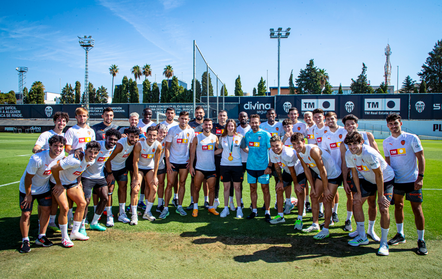 Valencia CF: Homenaje a la campeona del mundo Enith Salón en el ...
