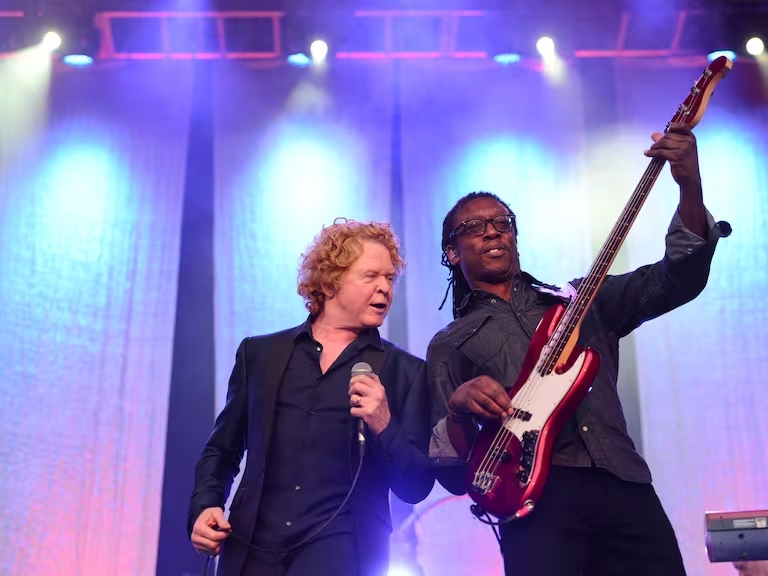 Muere Steve Lewsinson, bajista de Simply Red a los 60 años